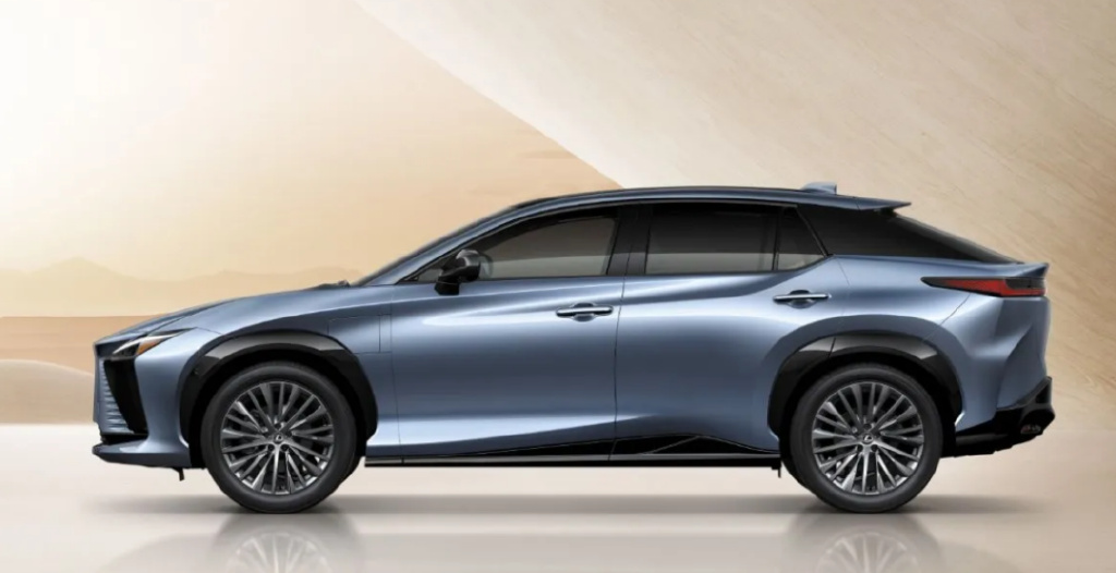 比想象中低，雷克萨斯RZ 36.99万起售，买蔚来ES6还是它？