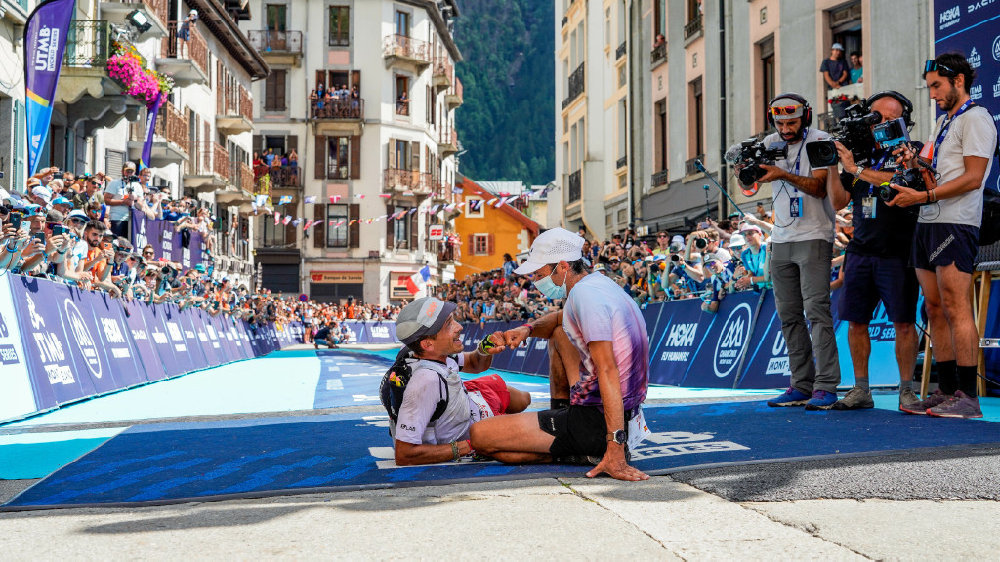 2022 UTMB®|K天王破赛道记录加冕第四冠，中国选手向付召女子第七|法国_新浪新闻