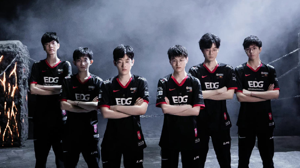 EDG公布S12出征名单：世界冠军原班人马，教练组成唯一变动|世界冠军|圣枪|原班人马_新浪新闻