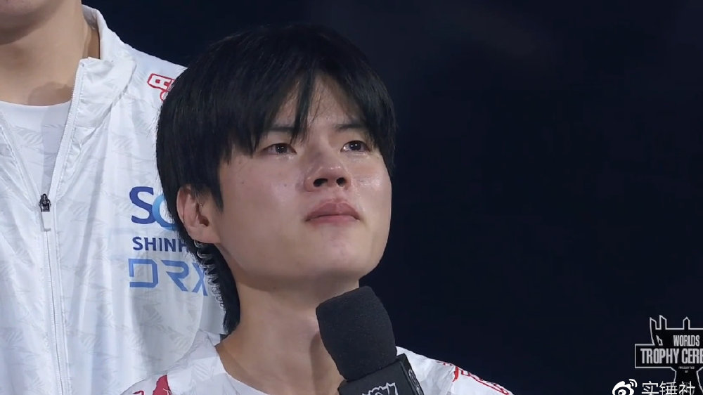 LOL是我的命，S12夺冠后Deft痛哭说出圣经！十年每天都在等这一刻|圣经|夺冠|冠军_新浪新闻