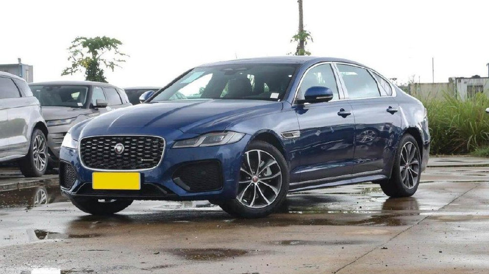 实拍23款捷豹XFL，搭载2.0T+8AT，降幅超12万，比宝马香？-新浪汽车