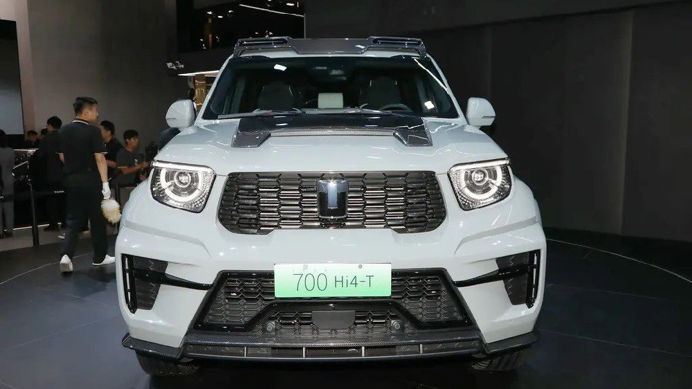 内外反差太强烈！坦克700Hi4-T首发限定版预售70万，配置拉满！-新浪汽车