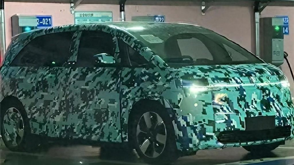 一款009还不够，又一款MPV谍照曝光，极氪CM2E什么来头-新浪汽车