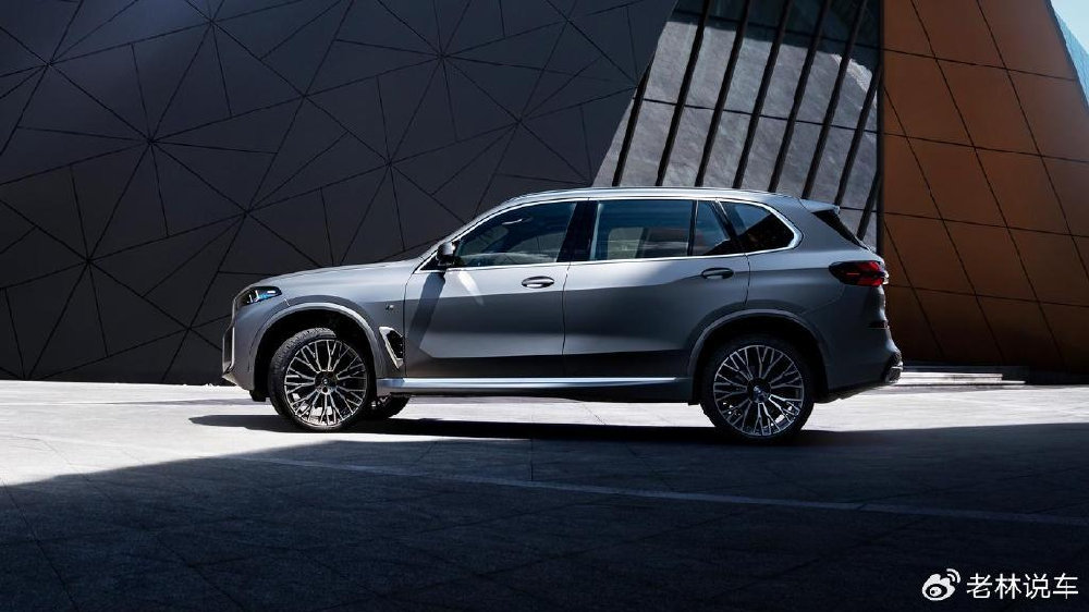 优惠力度大也难掩销量下滑，宝马X5真的被问界M9打趴下了？-新浪汽车