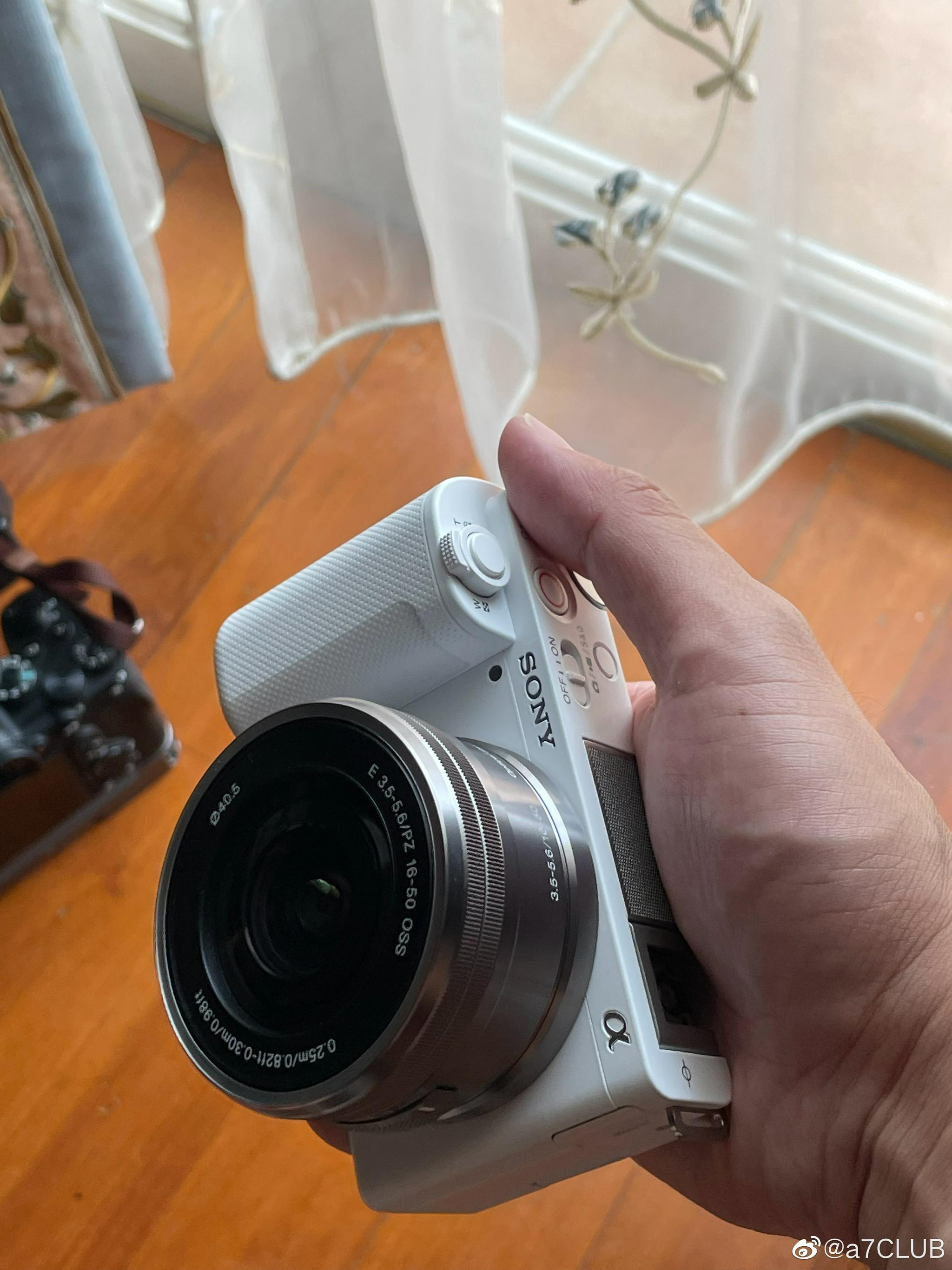 白色很好看，质感比以前的白色系列好看。zve10|白色|质感_新浪新闻