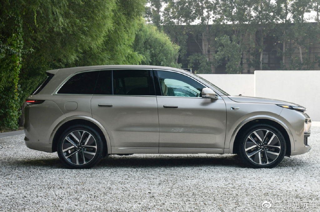 让BBA压力很大，轴距3米多，配置拉满格的理想L7/L8咋卷成这样？