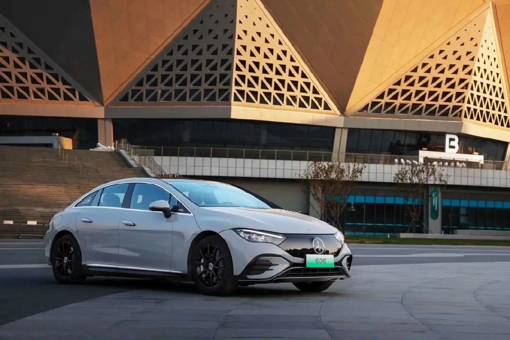 50多万买豪华纯电轿车，奔驰EQE哪款值得入手？看完才明白