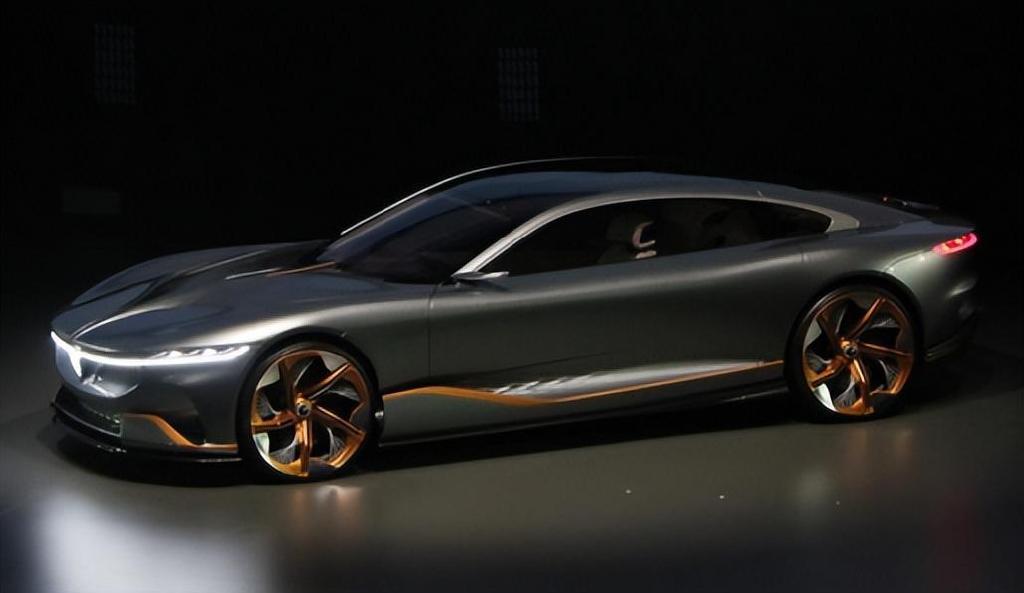 岚图轿车追光亮相，蔚来ET7对手来了