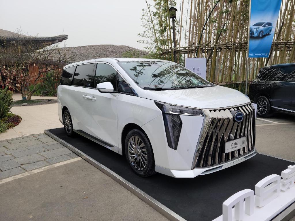 短暂体验传祺M8宗师版有感，30万级MPV有多卷？