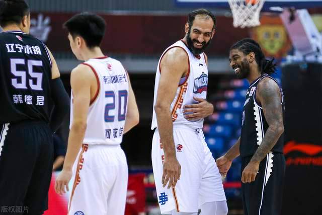 3消息：CBA球星有意台湾联赛，库里冲击MVP，联盟最佳组合诞生