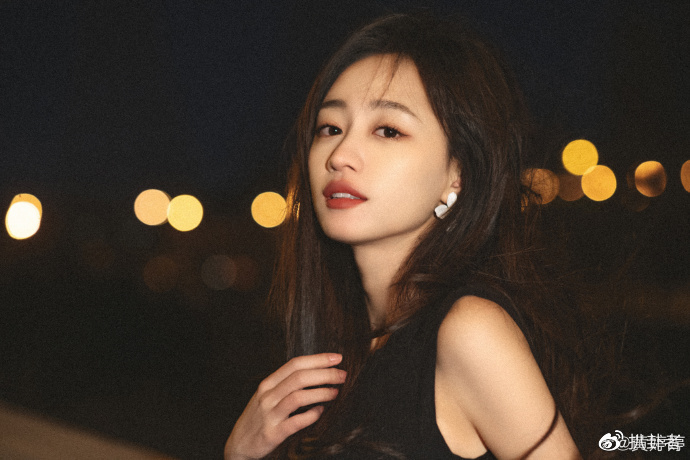 黄婷婷闹解约成老赖，出道10年存款仅9万，网友质疑：她早买房了