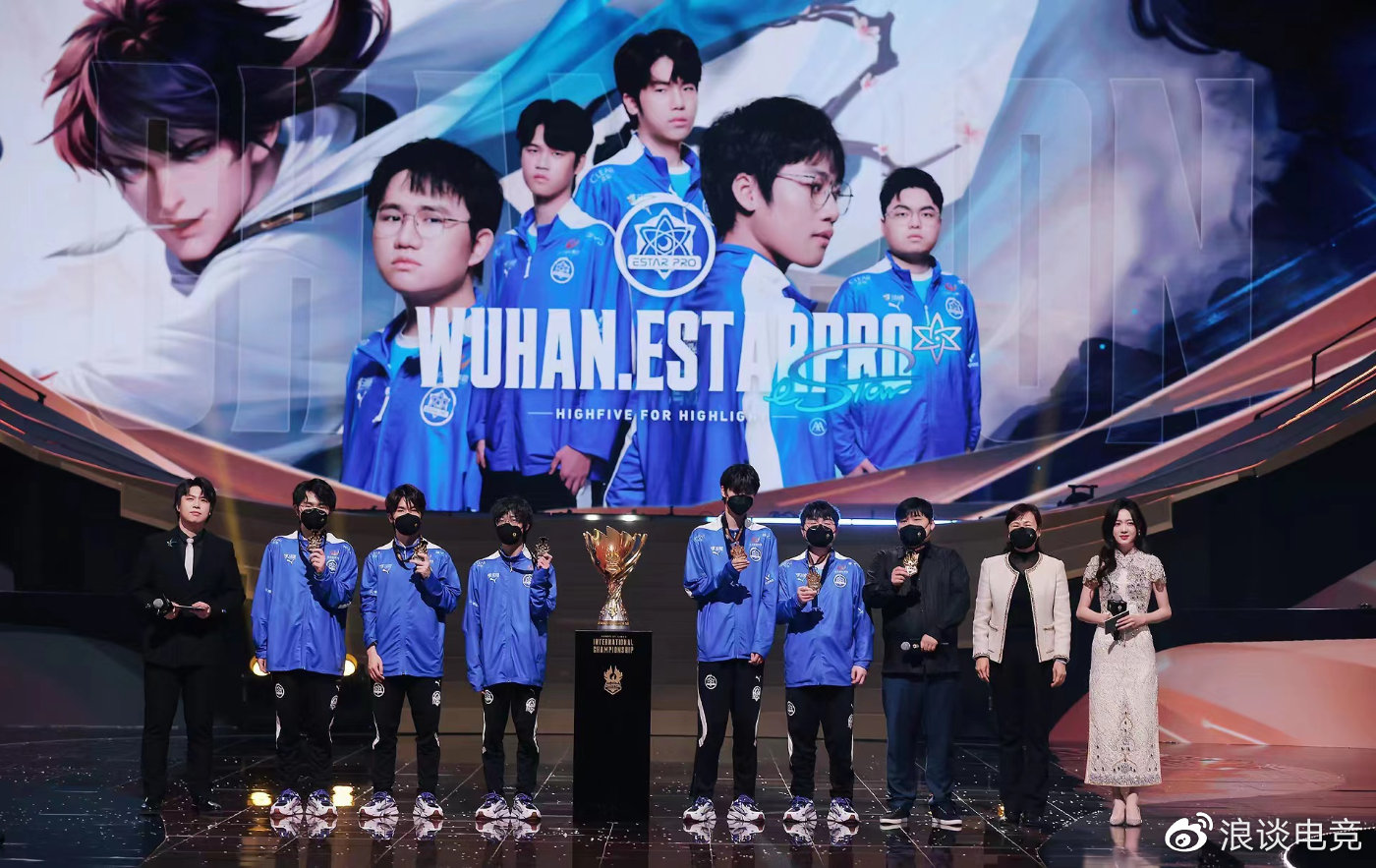 武汉eStarPro斩获第八冠 2022年王者荣耀世界冠军杯KIC在深圳圆满收官