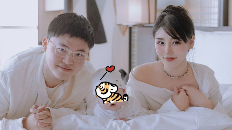 Uzi加入EDG无限接近！Uzi老婆发文：可以如愿带小枣看爸爸比赛了|小枣|比赛|赛场_新浪新闻