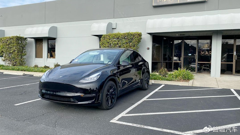 Model Y已失去性价比，逼出明年换代，开始向800V靠拢？-新浪汽车