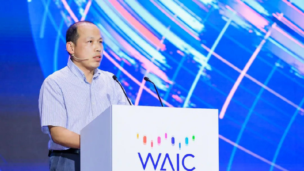 WAIC 2021 | 云天励飞副总裁肖嵘：创「芯」时代 打造自进化城市智能|云天励飞|模型|进化_新浪新闻