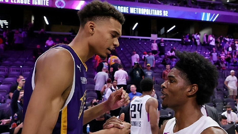 37分5帽！文班亚马一战封神，亨德森28+9，NBA新版一生之敌诞生|大都会|班亚|亨德森_新浪新闻