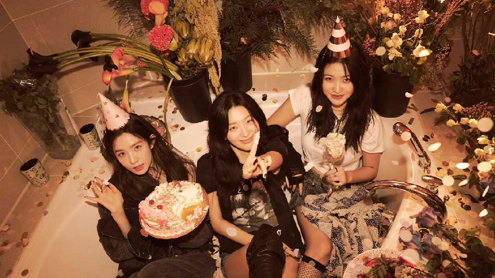 Red Velvet成员IRENE、SEULGI、YERI预告照公开，梦幻般外貌散发魅力|Birthday|外貌|预告_新浪新闻