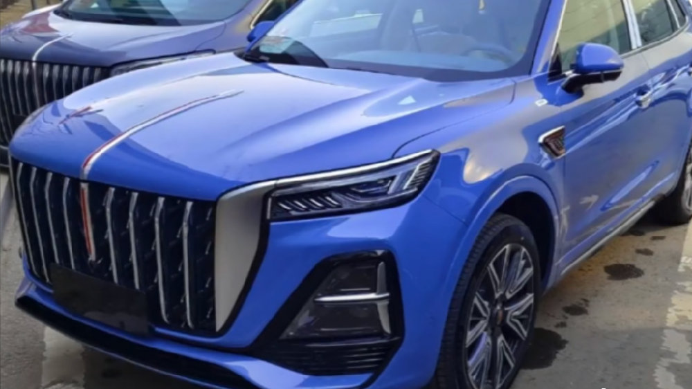 现款18.38万起售，新款红旗HS5最新实车曝光，搭载2.0T发动机-新浪汽车