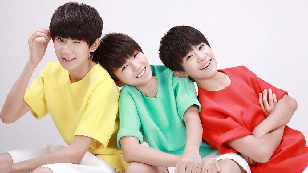 爱豆牵手游西安，粉丝打架撕破脸，TFBOYS十周年演唱会充满爱恨情仇|TFBOYS|粉丝|演唱会_新浪新闻