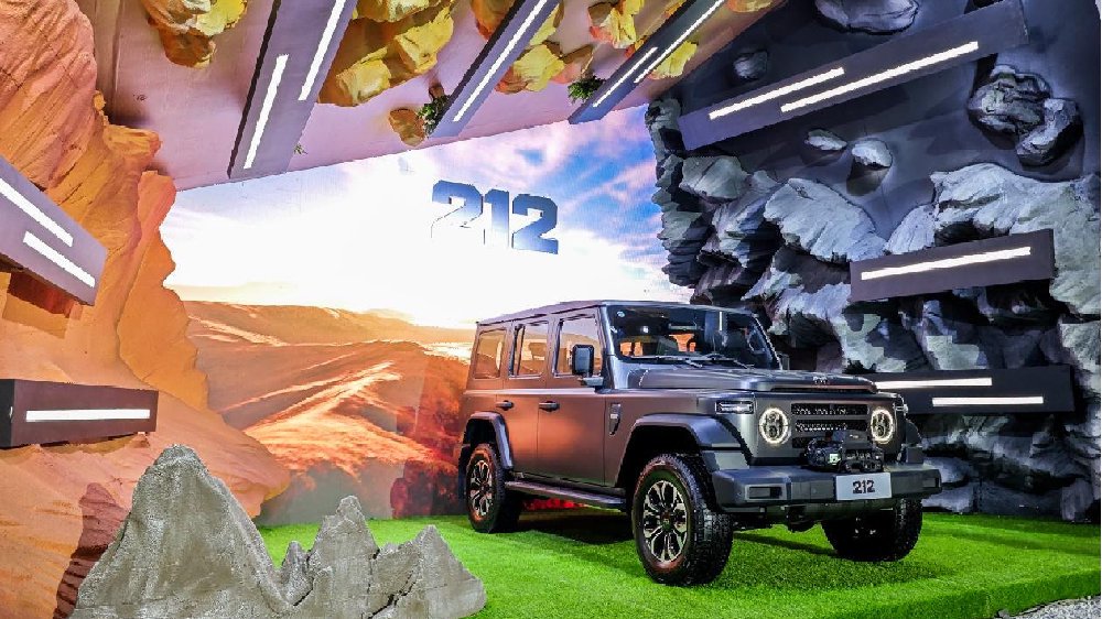 212 T01正式上市 13.99万元起售，让情怀落地！-新浪汽车