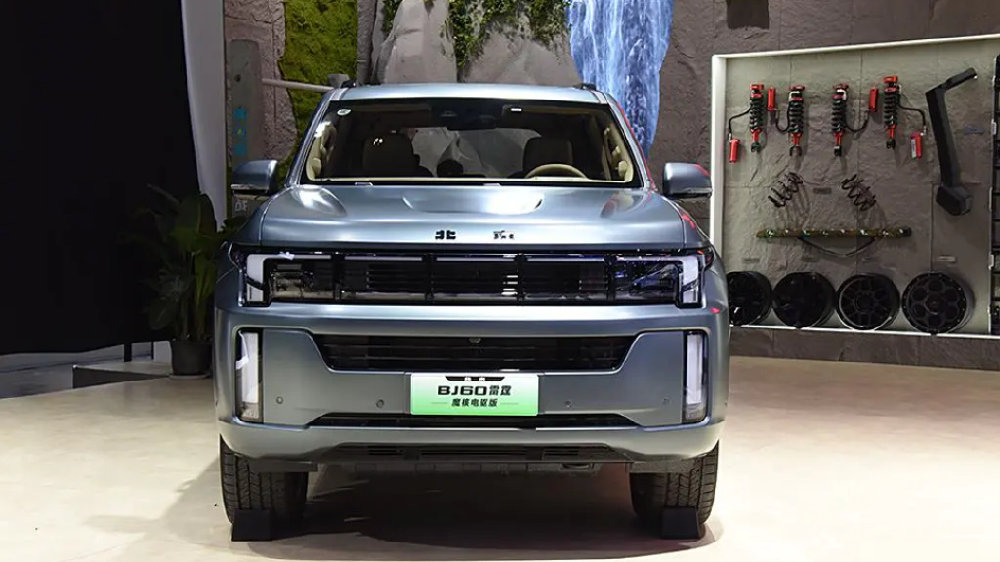 2024成都车展丨 BJ60雷霆/全新BJ40魔核电驱亮相|雷霆|核电|新车_新浪新闻