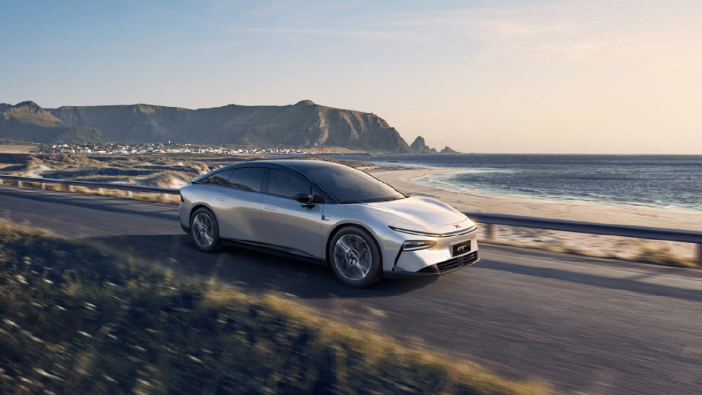 入手即满配，重新定义科技豪华，小鹏P7+售价18.68万元起-新浪汽车