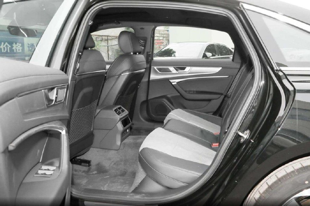 奥迪A6L PHEV：配2.0T插混动力，油耗2.1L/100km，还能上绿牌