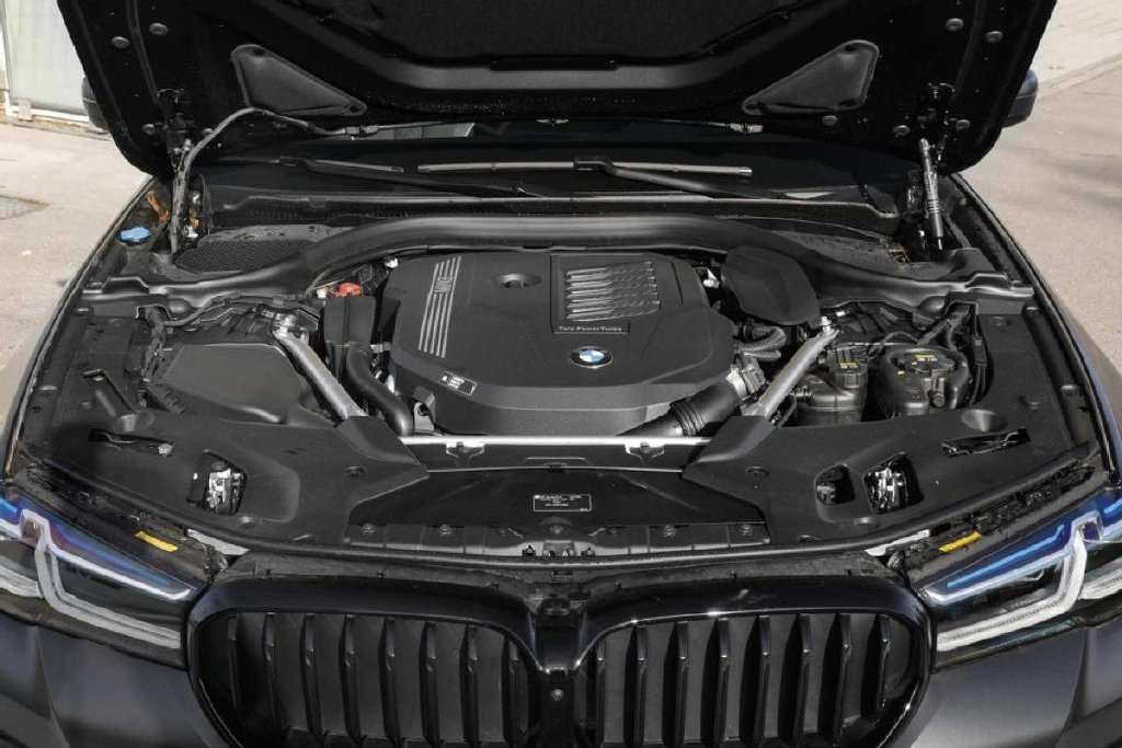 C级车中的“狠货”，配3.0T动力提速5.1秒，还是纯进口，宝马540i