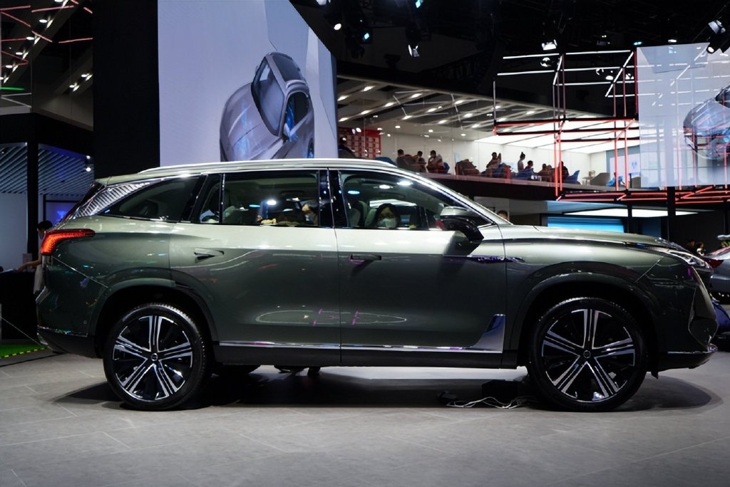 荣威卷土重来，全新7座SUV RX9明年上市，2.0T+9AT能好卖吗