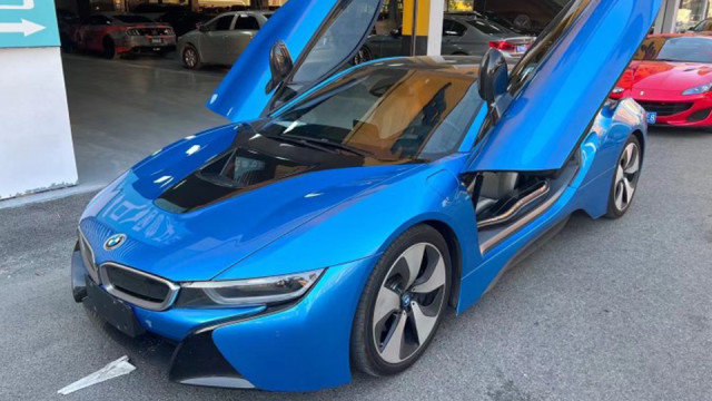 宝马i8：新车落地200多万，现在二手价格80多万能买么？-新浪汽车