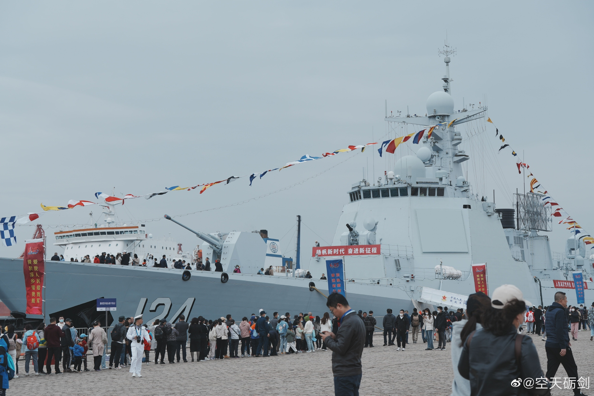 向群众开放的052DL型导弹驱逐舰“开封”舰！|052DL|开封市|中国海军_新浪新闻