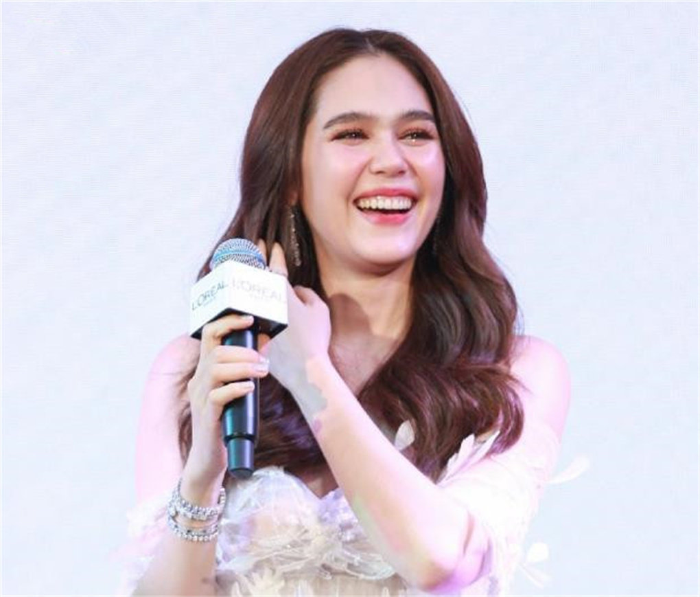 泰星Chompoo回应富商老公出轨传闻，承认签署百亿财产遗嘱