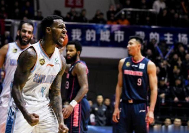 面临无球可打！场均28+7超外无缘新CBA赛季，曾带队横扫广东夺冠|CBA|亚当斯|赛季_新浪新闻