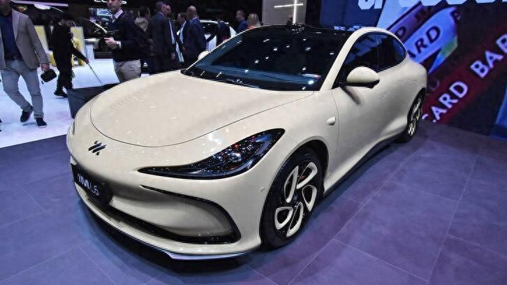 智己祭出大招！智己L6搭载超快充固态电池，准900V的超快补能能力|固态|电池|快充_新浪新闻