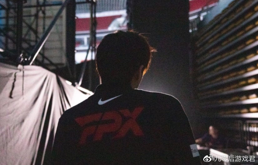 EDG二队ad公开喊话“LWX没有我想像的强”，是太狂还是真有实力？