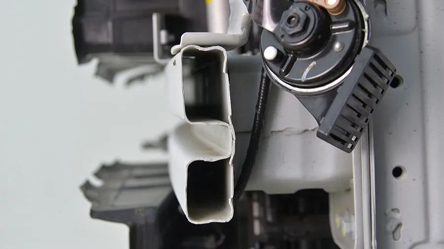 长安CS75P拆车：和前两代相差不大，前后防撞梁基本没变！-新浪汽车