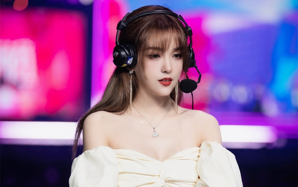 Rita素颜照曝光，少了几分妖艳多了几分清纯，与小钰同框让人怜爱