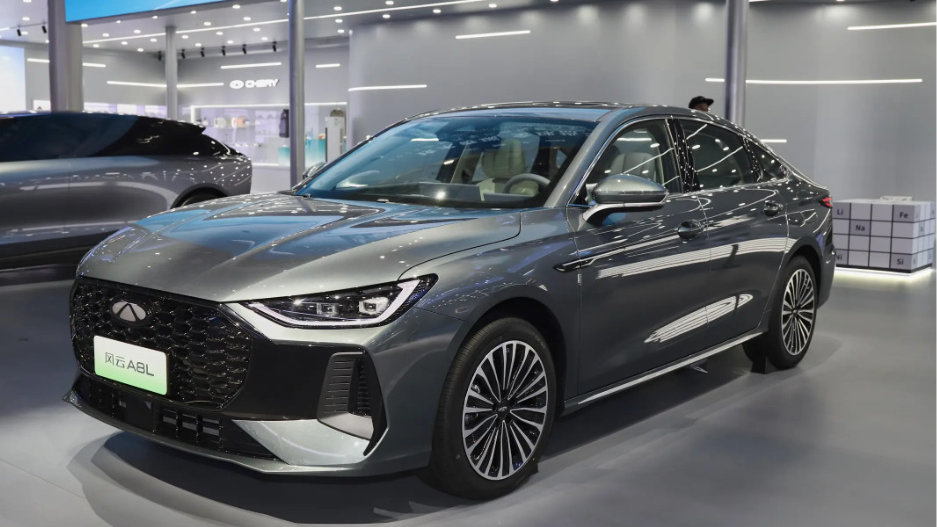 奇瑞风云A8L C-DM：1.5T插混+106km纯电续航，配置拉满，同级难寻-新浪汽车