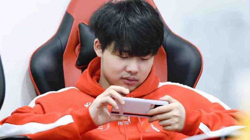 AG初晨加入了东莞WZ？千万级别野王或将杀回KPL，年龄却让人着急|初晨|野王|东莞_新浪新闻