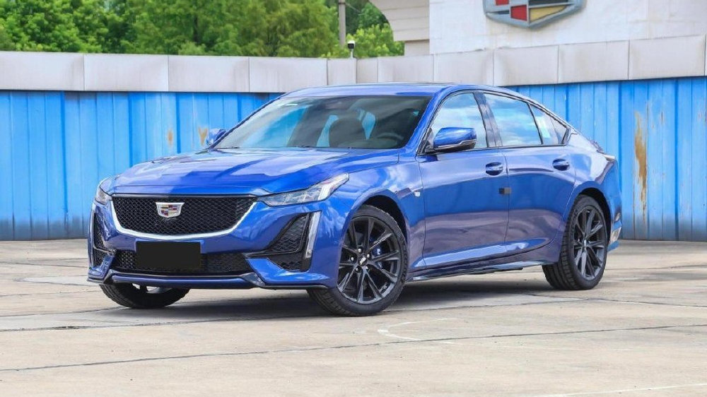 有它在，奥迪A4L不香了，起步237马力+10AT，实拍凯迪拉克CT5-新浪汽车