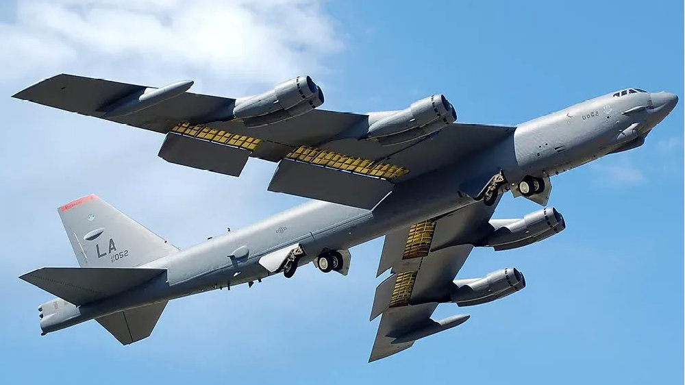 奔着100年去了，美媒曝光B-52J，美国空军为何对其格外青睐|美国空军|战略轰炸机|机群_新浪新闻