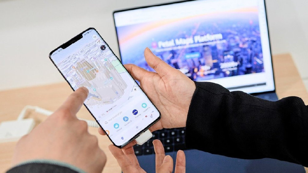MWC2023:华为展示Petal Maps，支持全屏车道级引导及近百个3D建筑|3D|车道|导航_新浪新闻