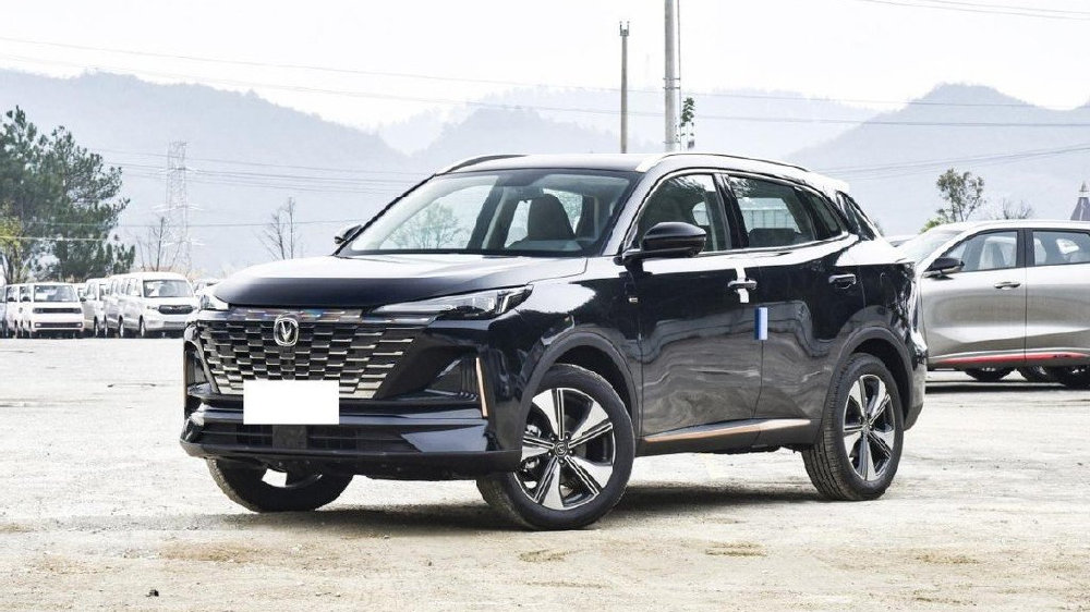 售价10.39万元，长安第二代CS55 PLUS轻年版上市，你会买单吗？-新浪汽车