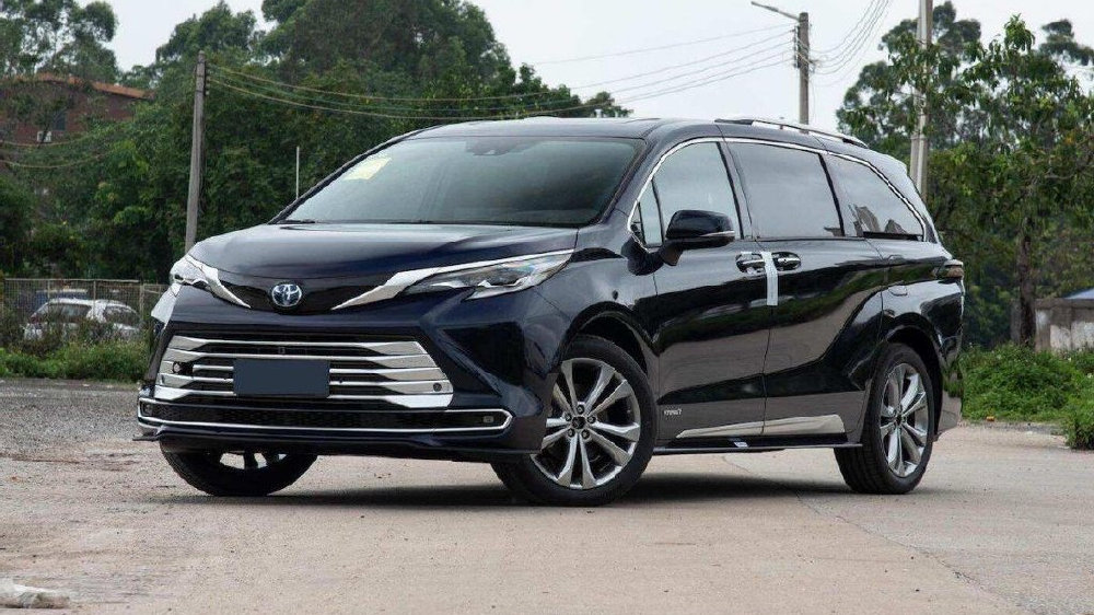 实拍赛那，配2.5L混动+7座布局，省油又舒适，选它还是别克GL8？-新浪汽车