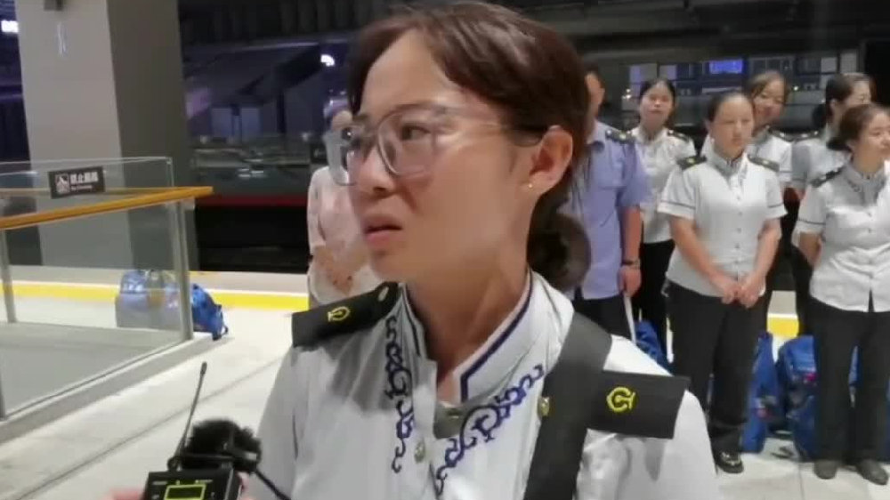 K396女乘务员口述四天三夜经历：乘务组最后离开落坡岭|落坡岭|赵阳|乘务员_新浪新闻