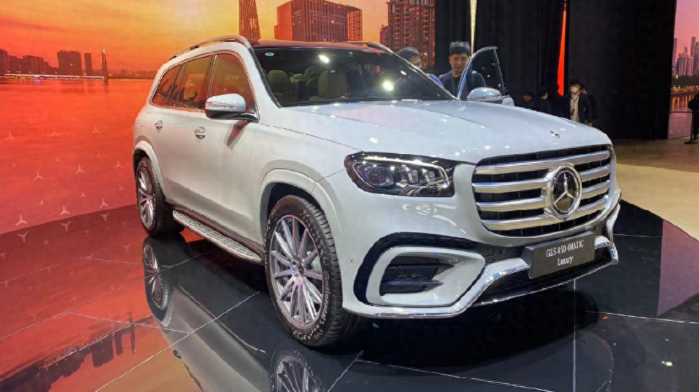 新款奔驰GLS亮相，外观更大气，搭载3.0T直列六缸发动机-新浪汽车