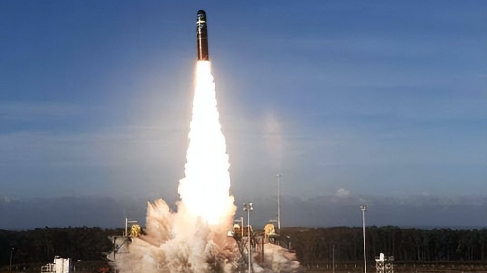 法国展示核力量，首次试射M51.3洲际导弹，预计2025年装备战略核潜艇|法国|导弹|战略核潜艇_新浪新闻