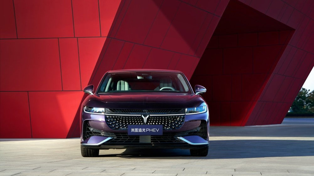 混动豪华轿车中的唯一 岚图追光PHEV 25.28万元起上市-新浪汽车