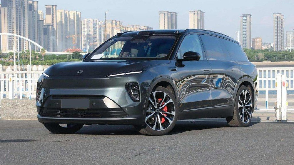 60万左右的预算，你会选蔚来ES8，还是宝马X5？-新浪汽车