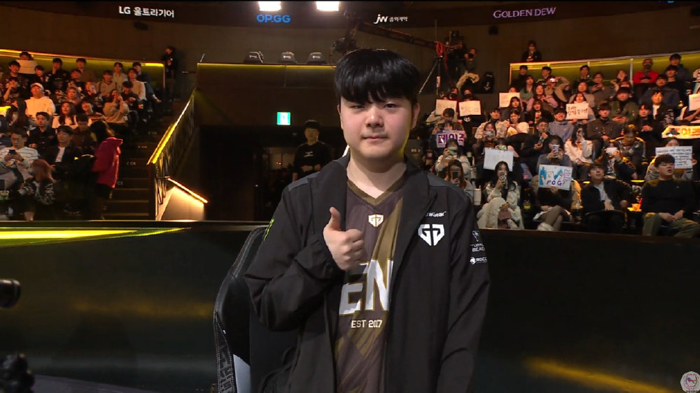 LCK大战Canyon手刃老东家！GenG让一追二击败DK|老东家|比赛|射手_新浪新闻